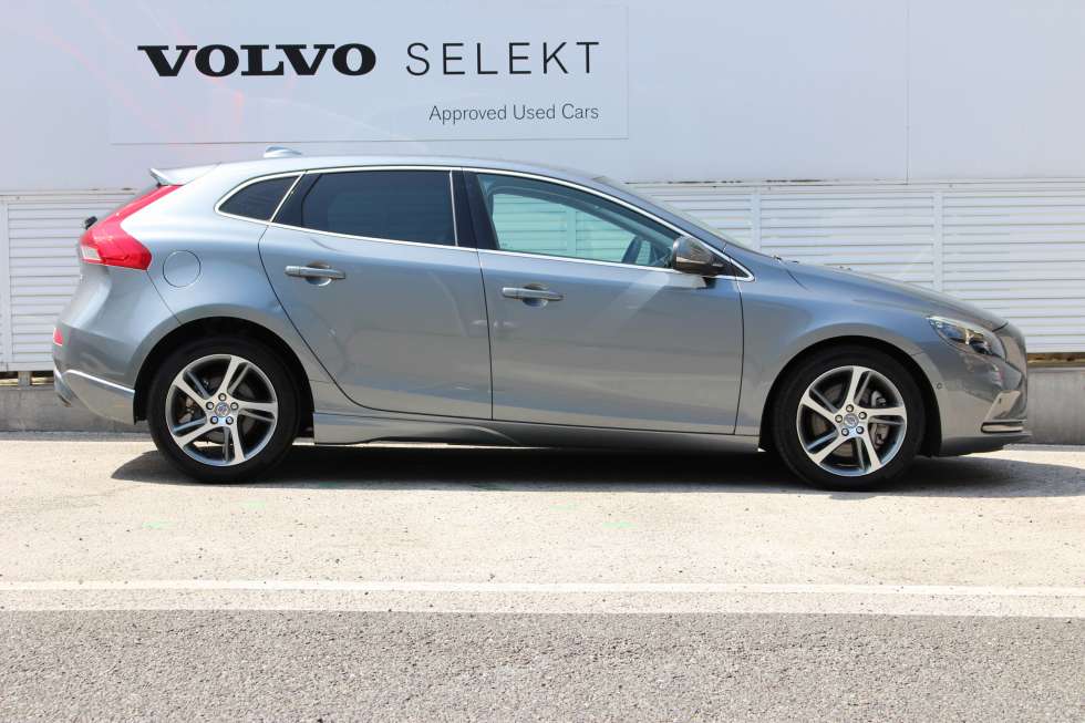 認定中古車 V40 D4 SE オスミウムグレーメタリックのご紹介！ | ボルボ・カーズ千葉中央スタッフブログ「ボルボ日和」